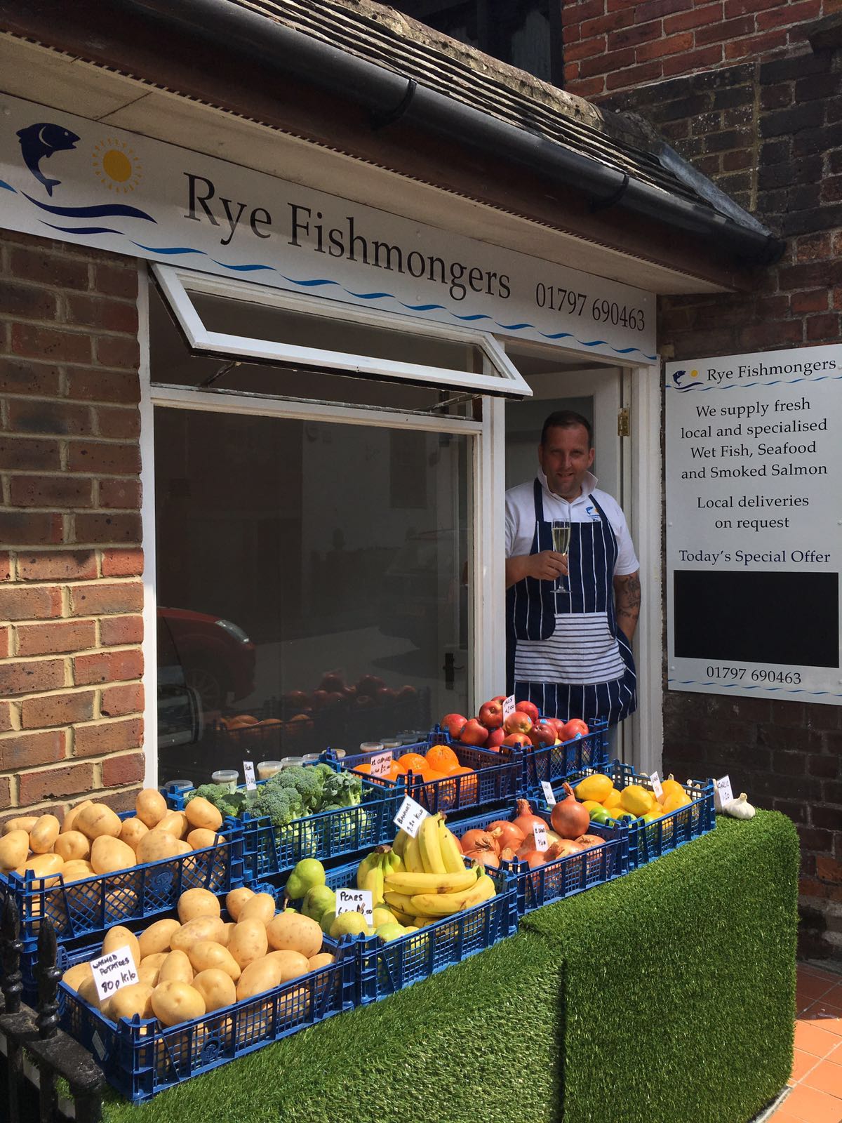 New fish shop opens in Rope Walk | Rye News