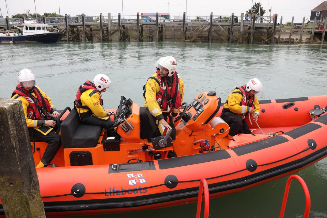 Lifeboat crew helps stranded boat | Rye News