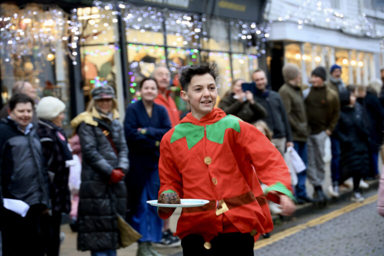 Pictures and video: Christmas in Rye pudding race | Rye News
