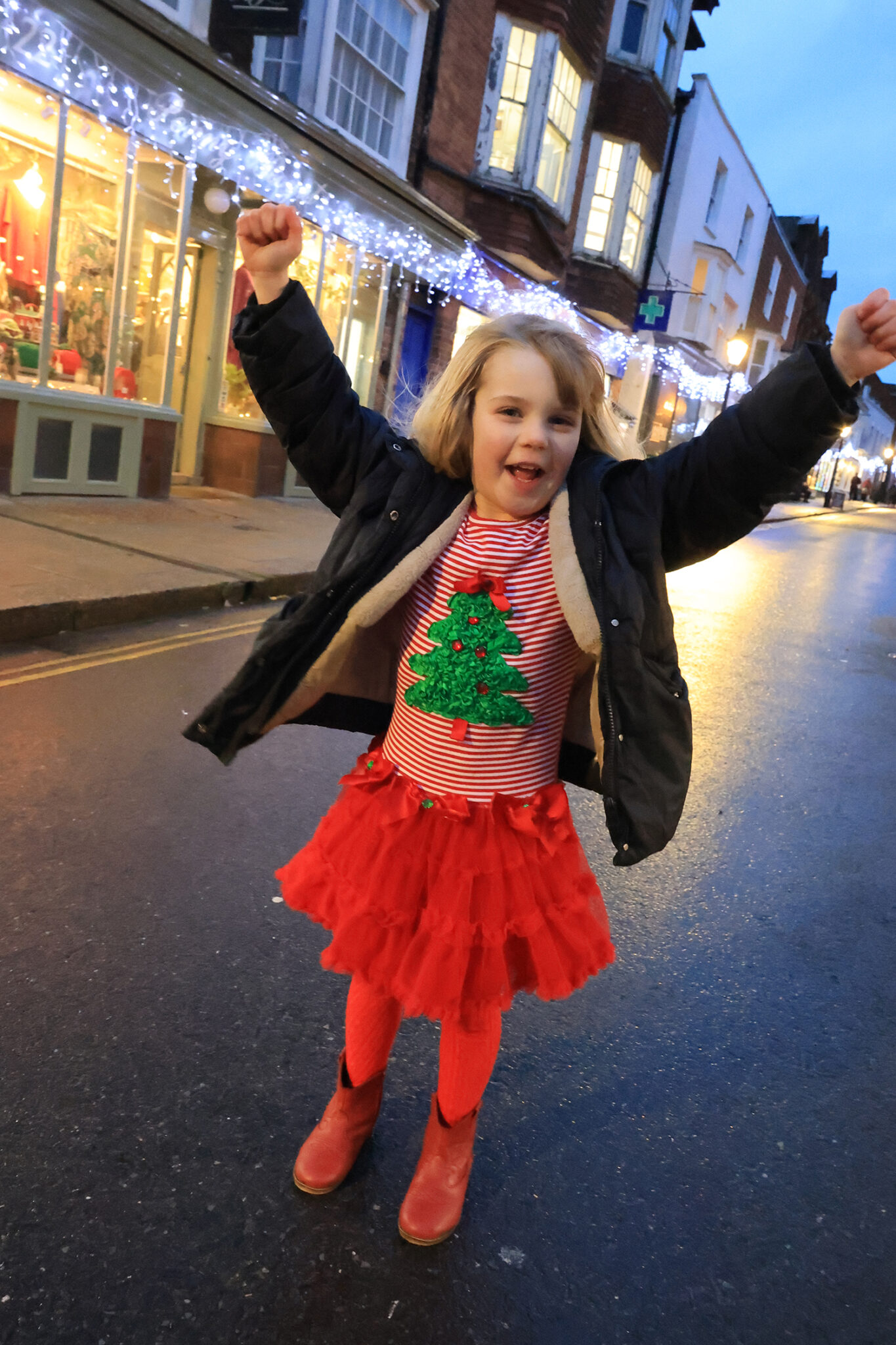 Pictures and video: Christmas in Rye pudding race | Rye News